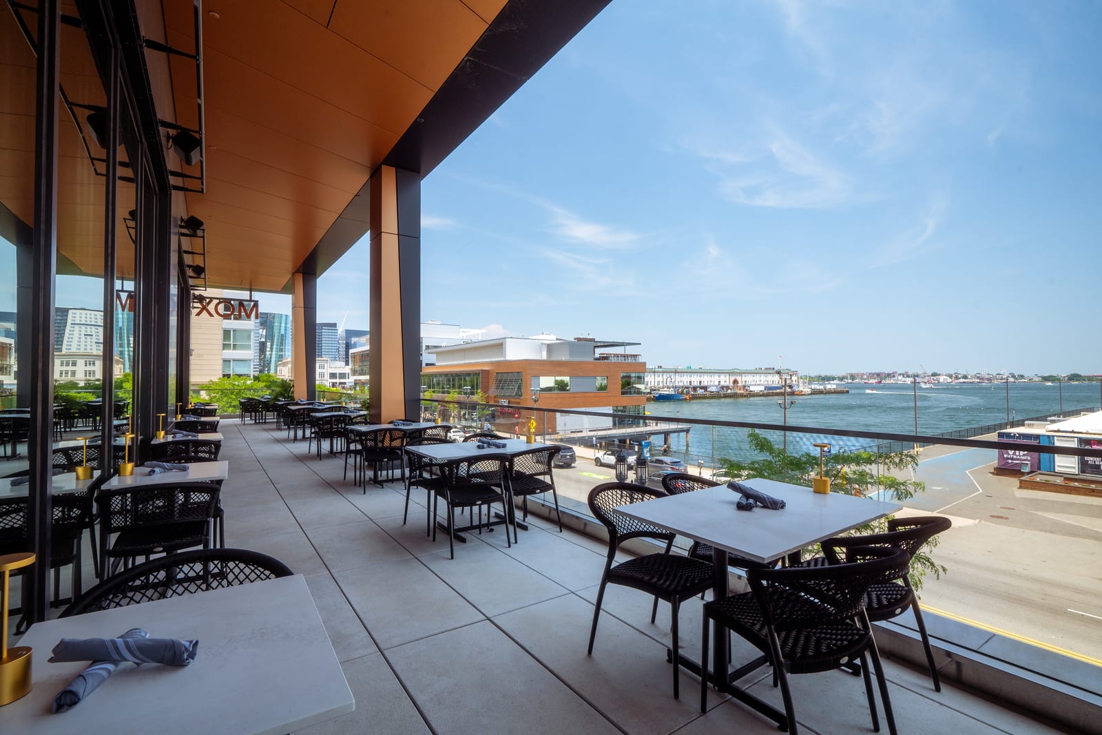 75 Best Happy Hour Spots in Boston (2026) | DineGuides