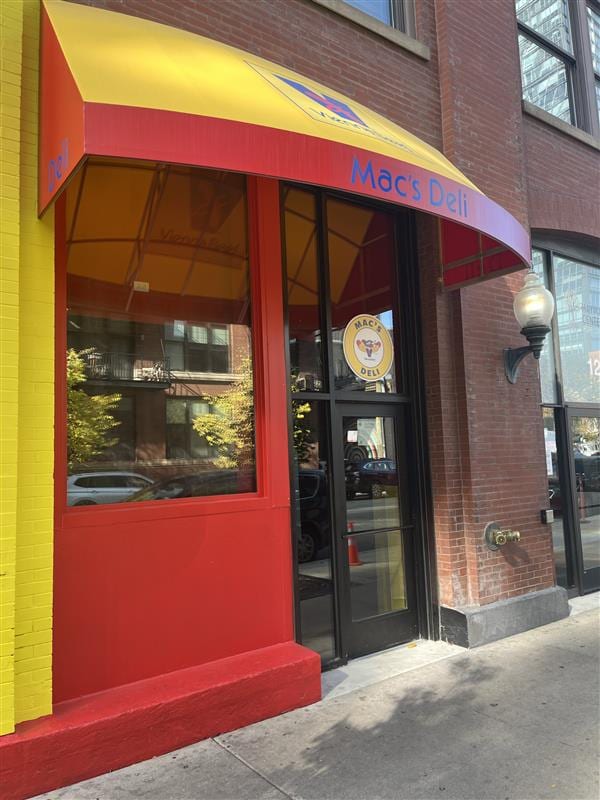 Best Restaurants Near United Center (2026) | DineGuides