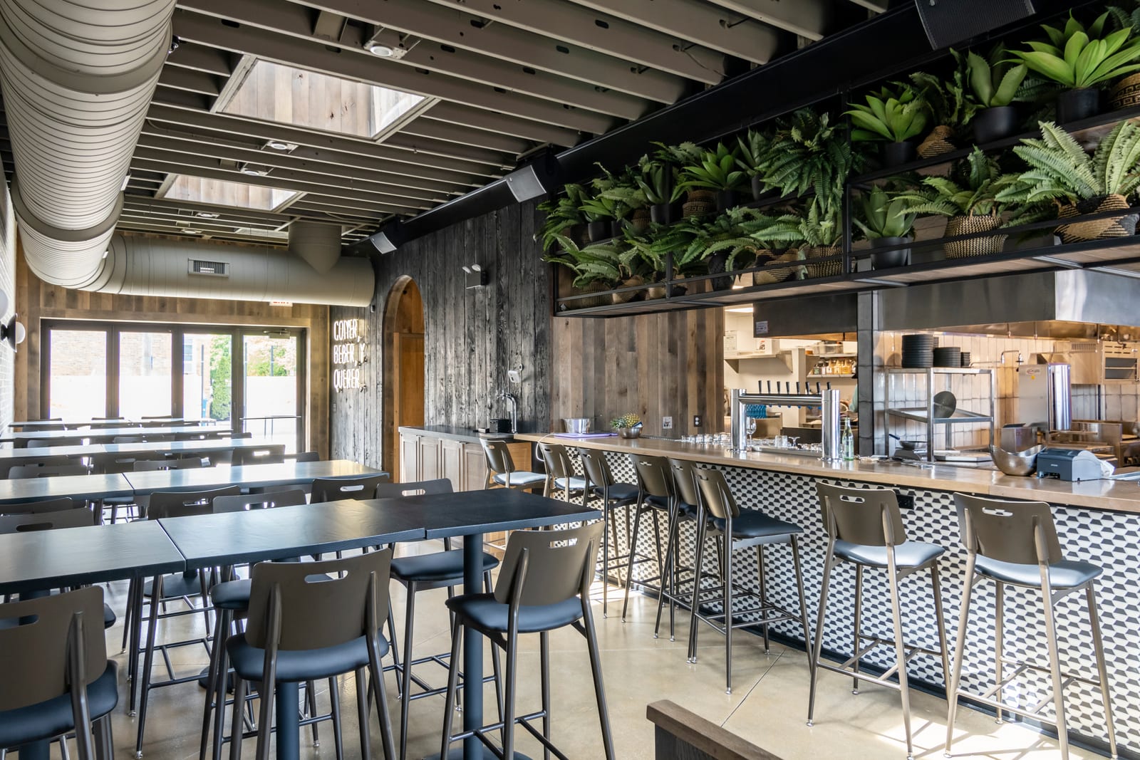 121 Best Happy Hour Spots in Chicago (2026) | DineGuides