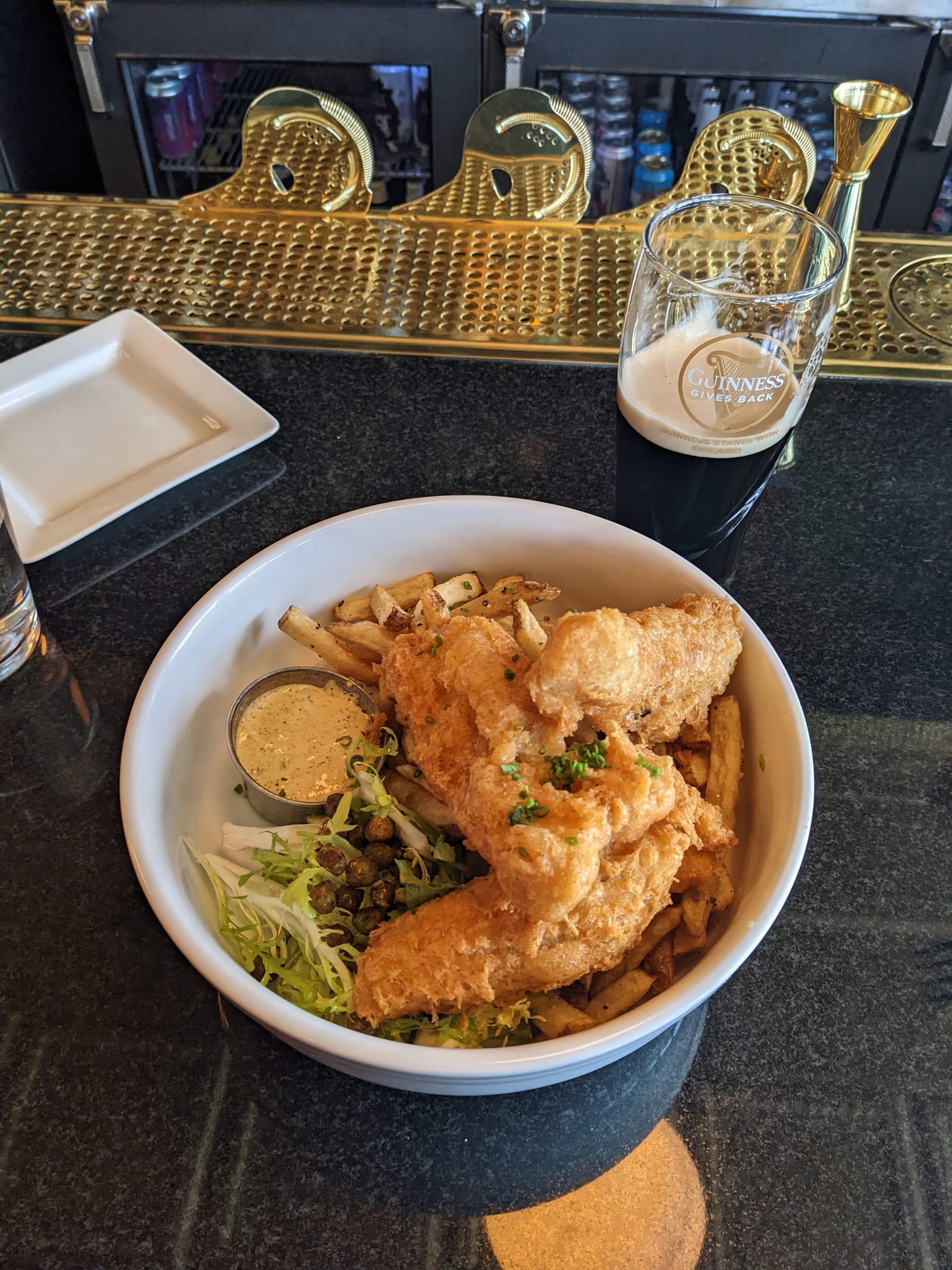 121 Best Happy Hour Spots in Chicago (2026) | DineGuides