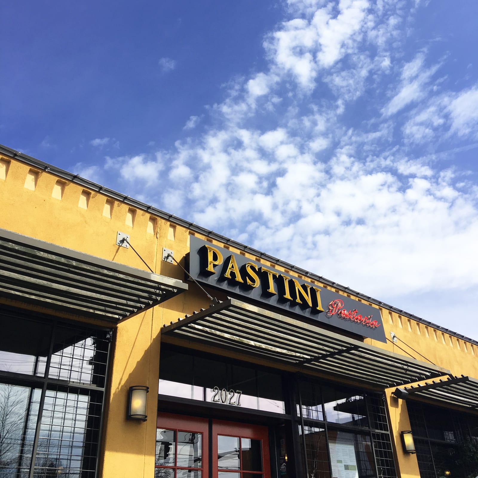 123 Best Happy Hour Spots in Portland (2026) | DineGuides