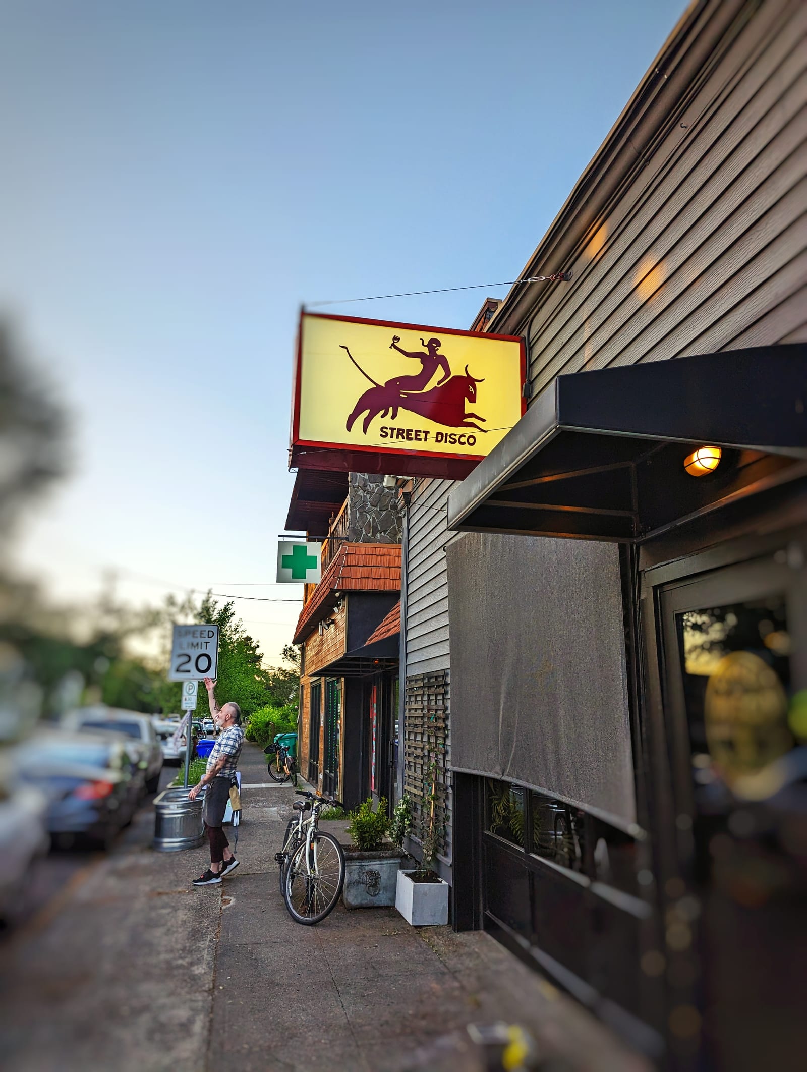 123 Best Happy Hour Spots in Portland (2026) | DineGuides