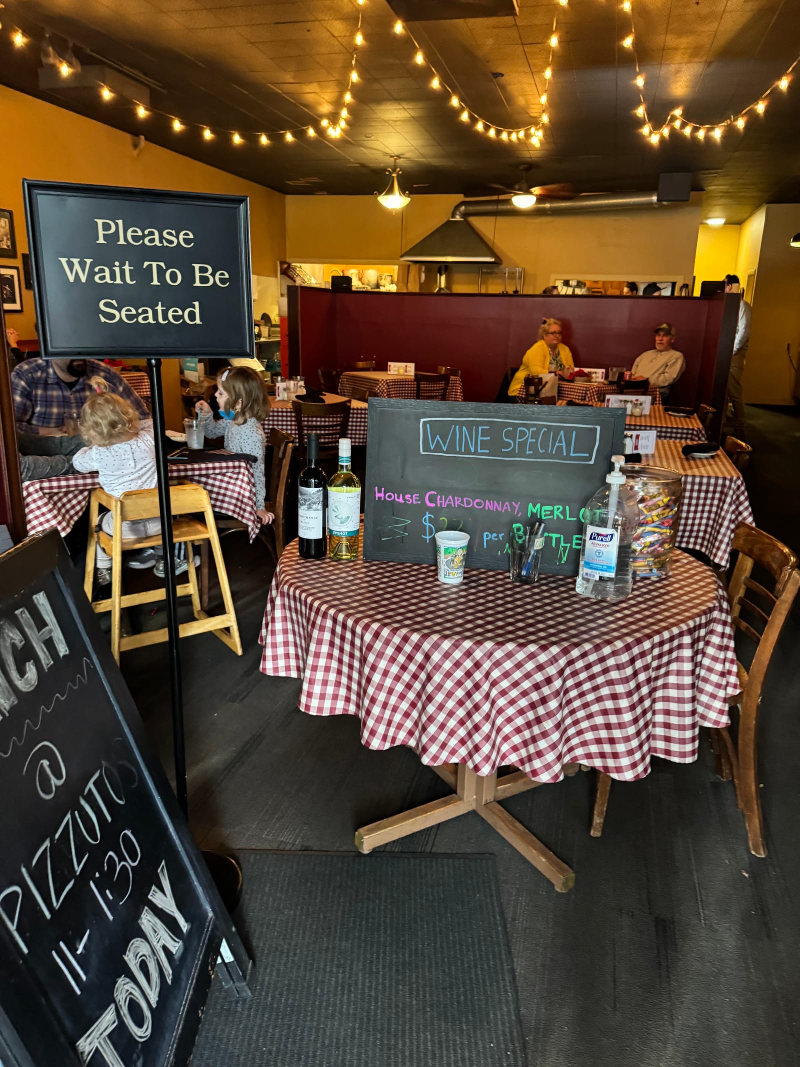 150 Best Happy Hour Spots in Seattle (2026) | DineGuides