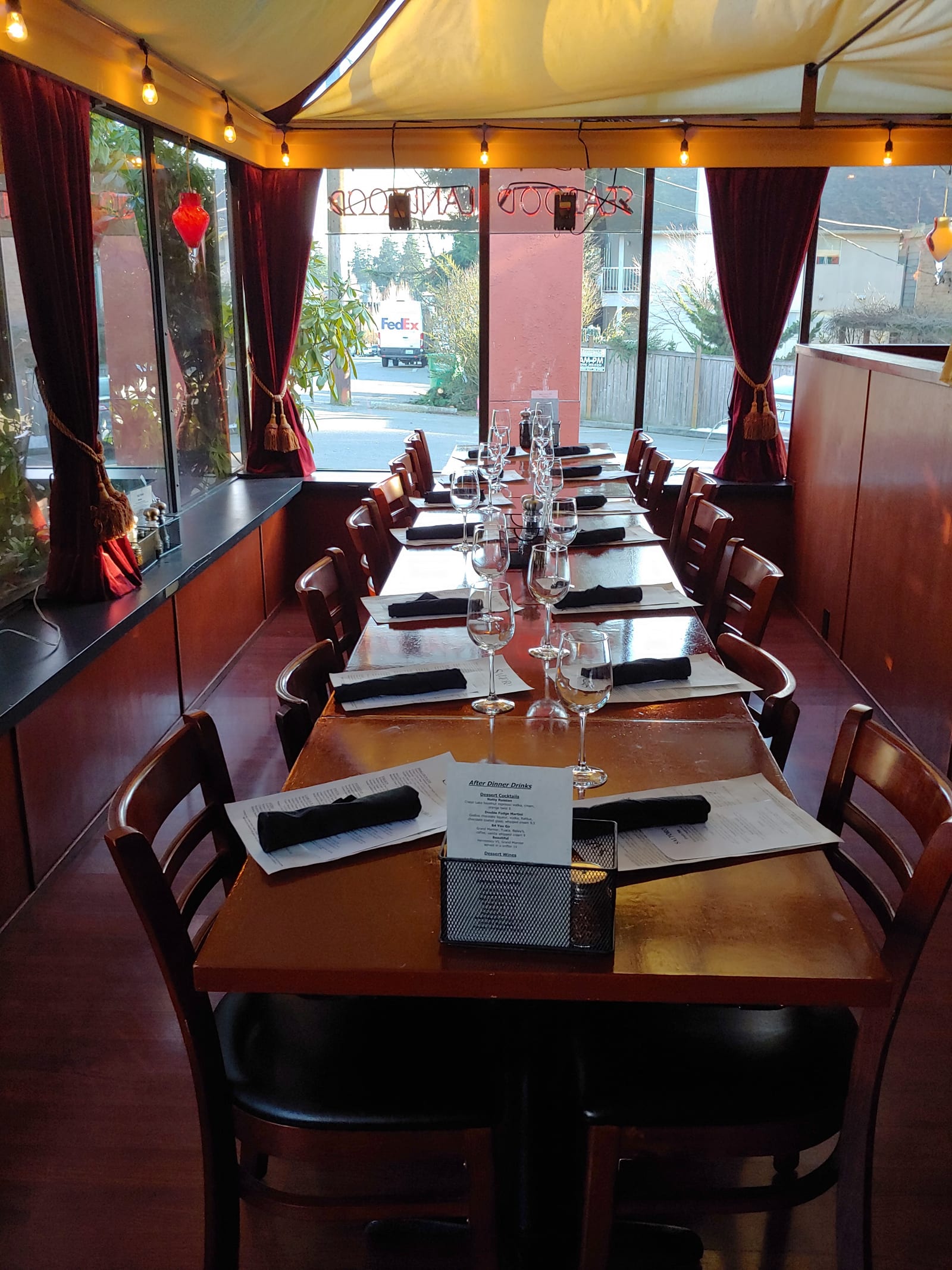 150 Best Happy Hour Spots in Seattle (2026) | DineGuides