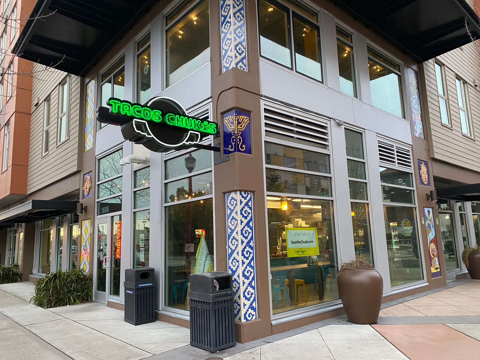 150 Best Happy Hour Spots in Seattle (2026) | DineGuides