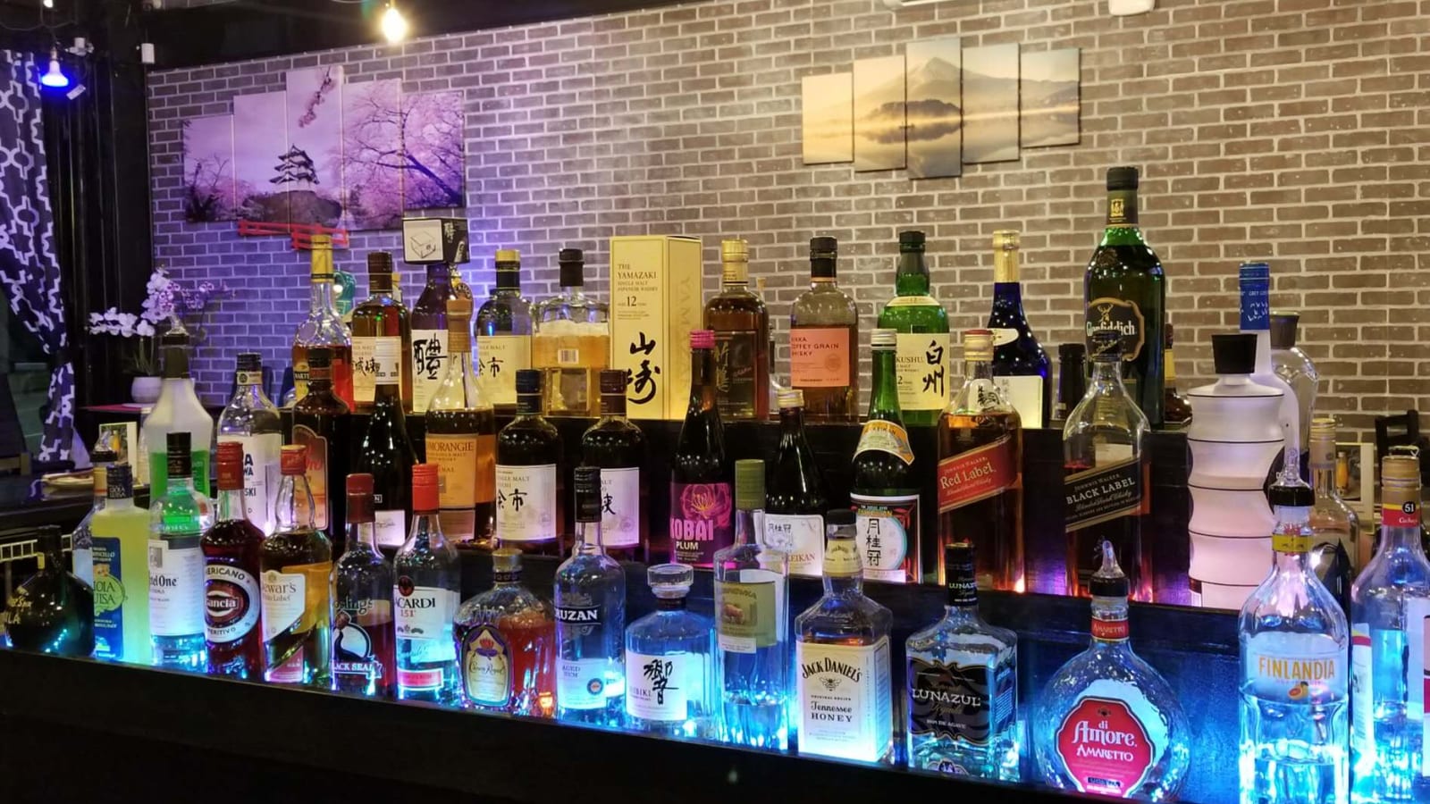 150 Best Happy Hour Spots in Seattle (2026) | DineGuides